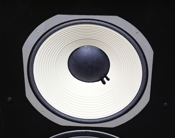 JBL L222A | AnalogStyle